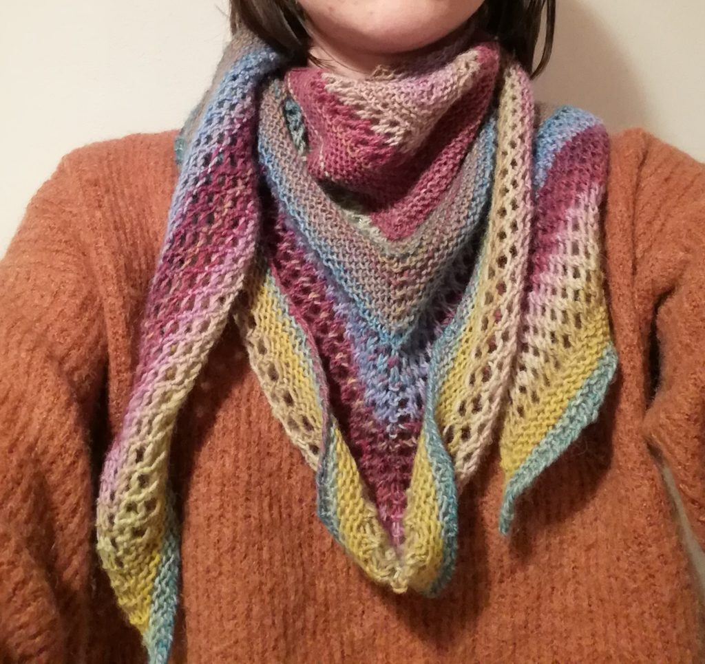 Le châle Reyna, un tricot magnifique et facile - Binge Tricot