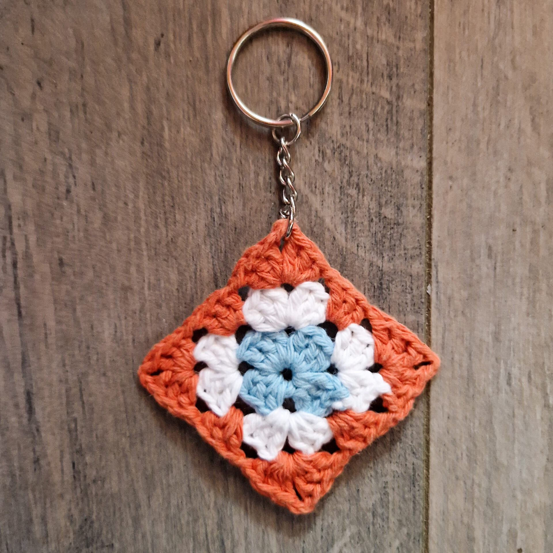 Des porte-clés au crochet pour des petits cadeaux - Binge Tricot