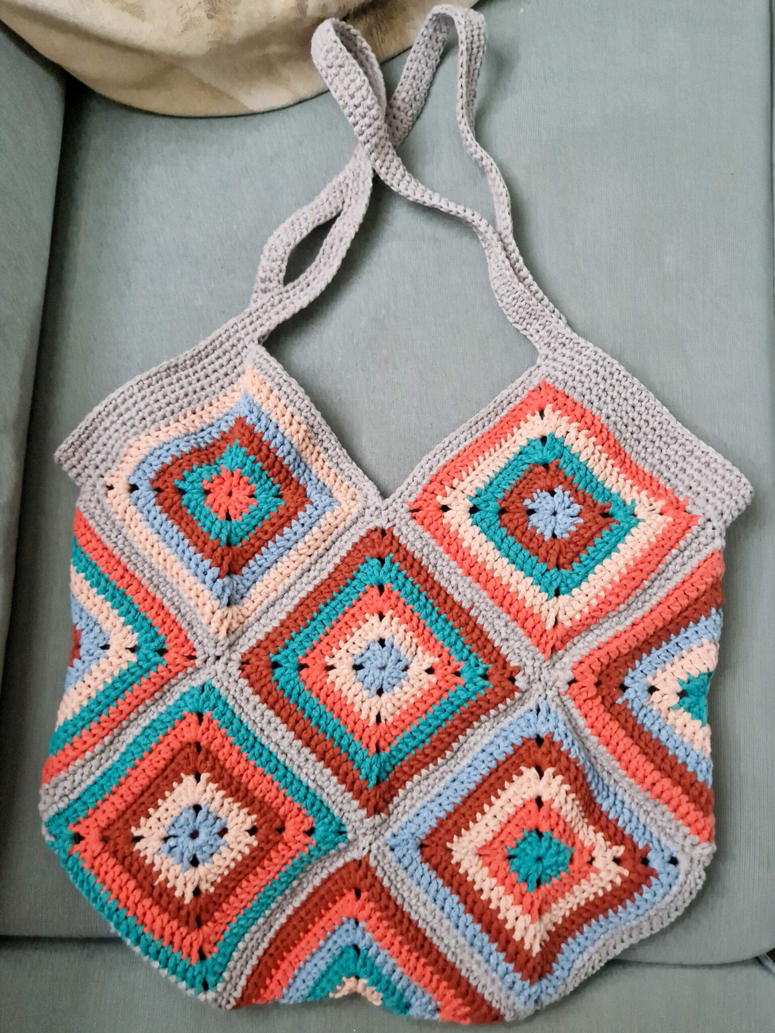 Un sac en granny squares au crochet - Binge Tricot